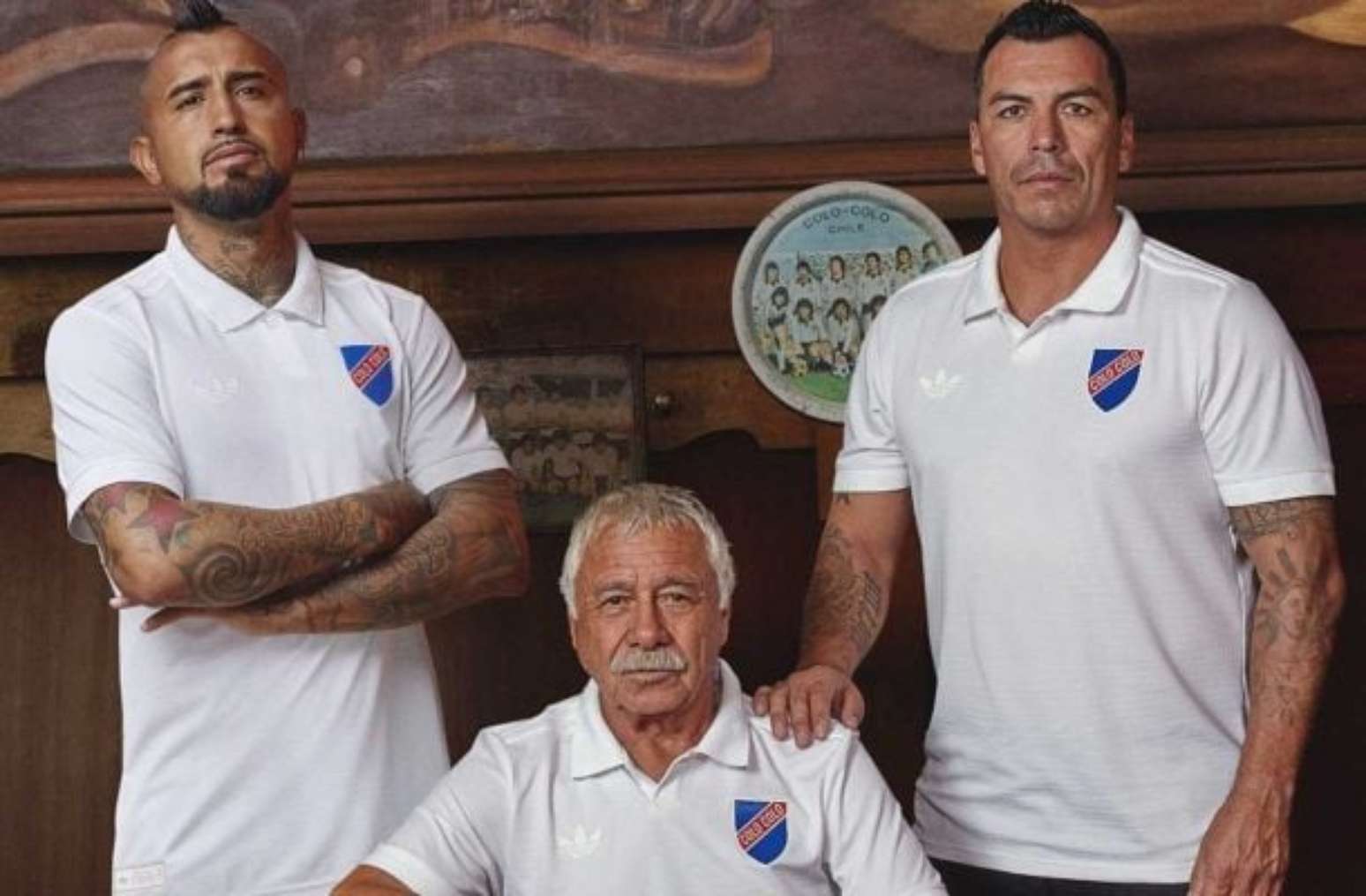 Colo-Colo lança novos uniformes com temática do centenário