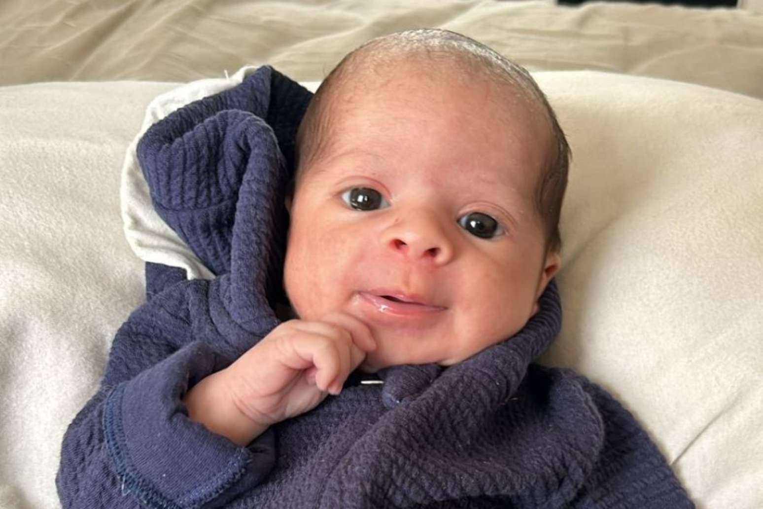 ‘Bebê calvo’ diverte a web e mãe brinca: ‘Nasceu parecendo um senhor de ...