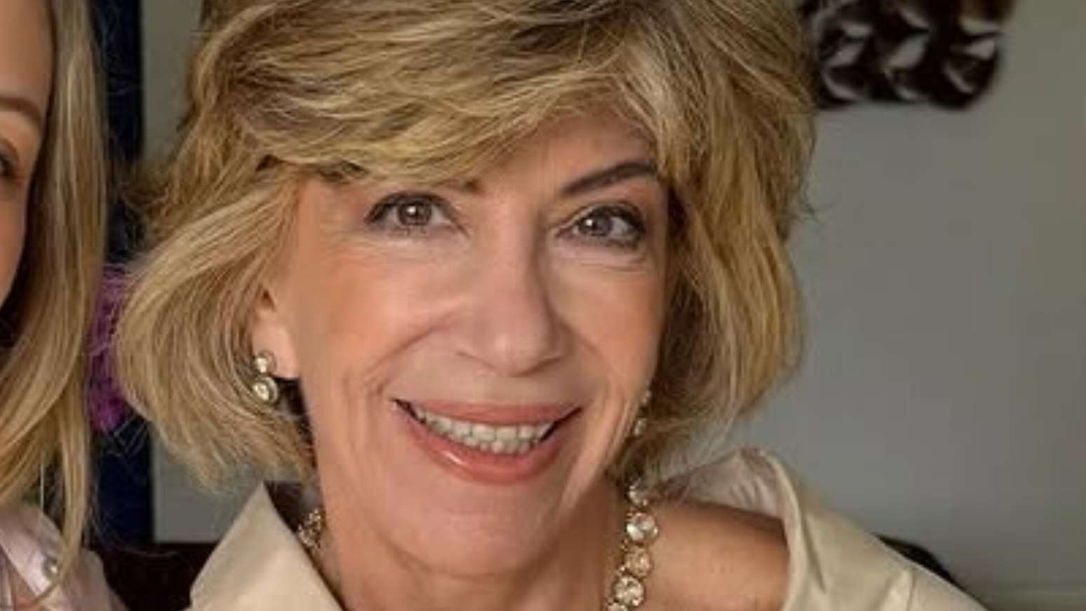 Que linda! Silvia Poppovic choca a web ao postar foto raríssima com a filha