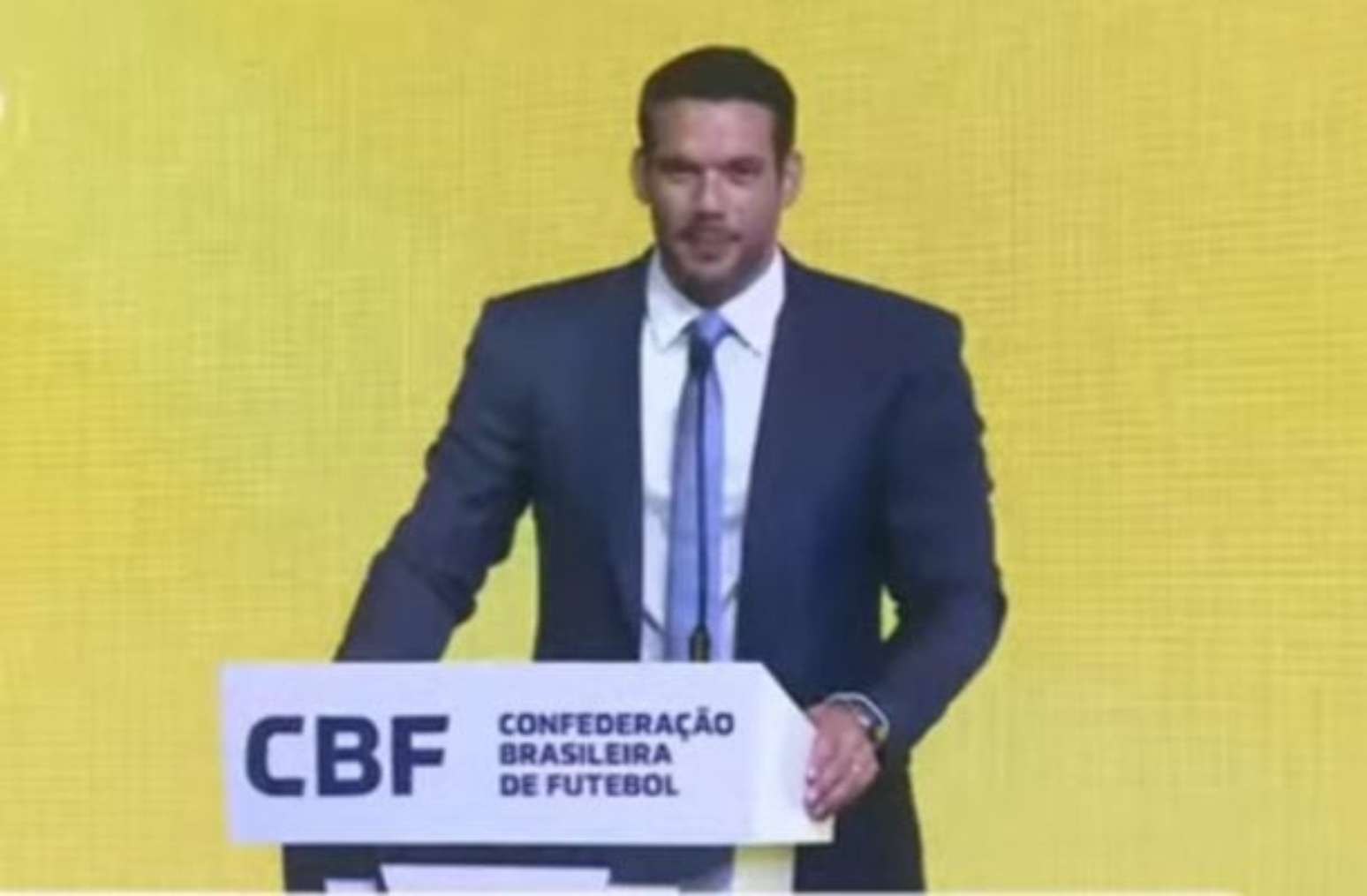 Samir Xaud é empossado na CBF e anuncia que fará mudanças radicais