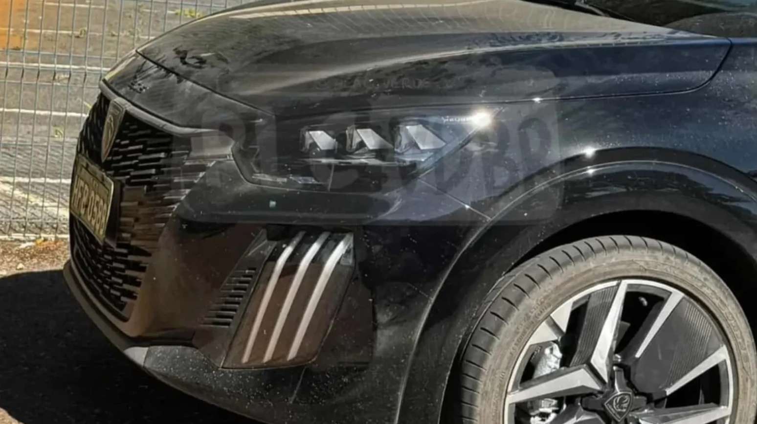 Peugeot 208 T200 2026 será híbrido e já roda em testes no Brasil; veja ...