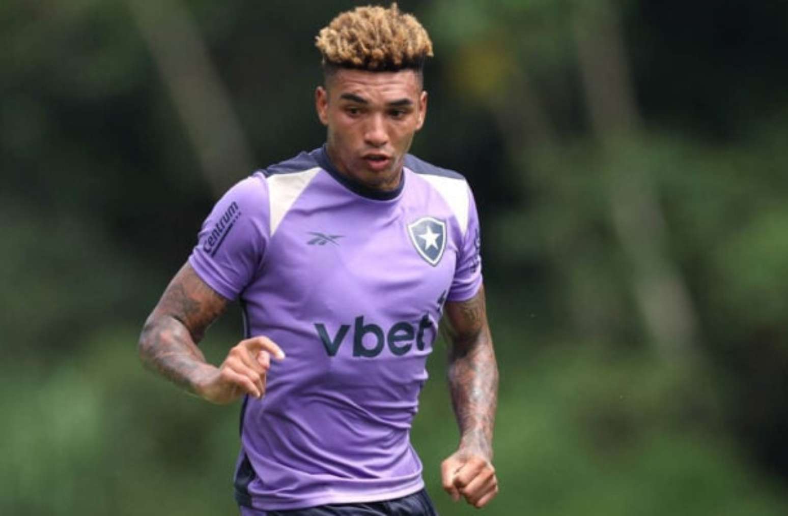 Igor Jesus mira título do Mundial e vê jogadores do Botafogo 'mais leves'