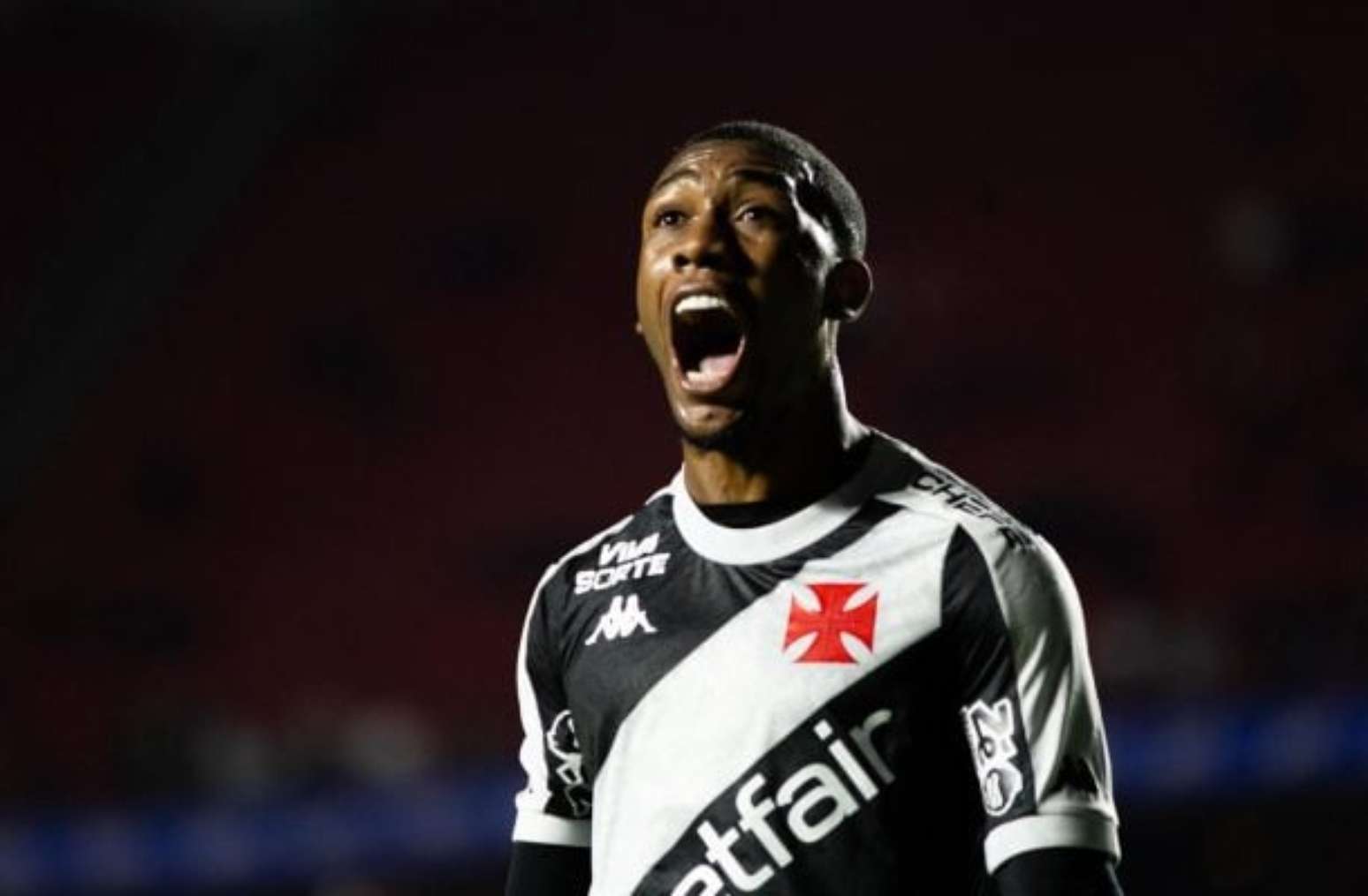 Com direito a olé, Vasco bate São Paulo e vence a primeira fora de casa ...
