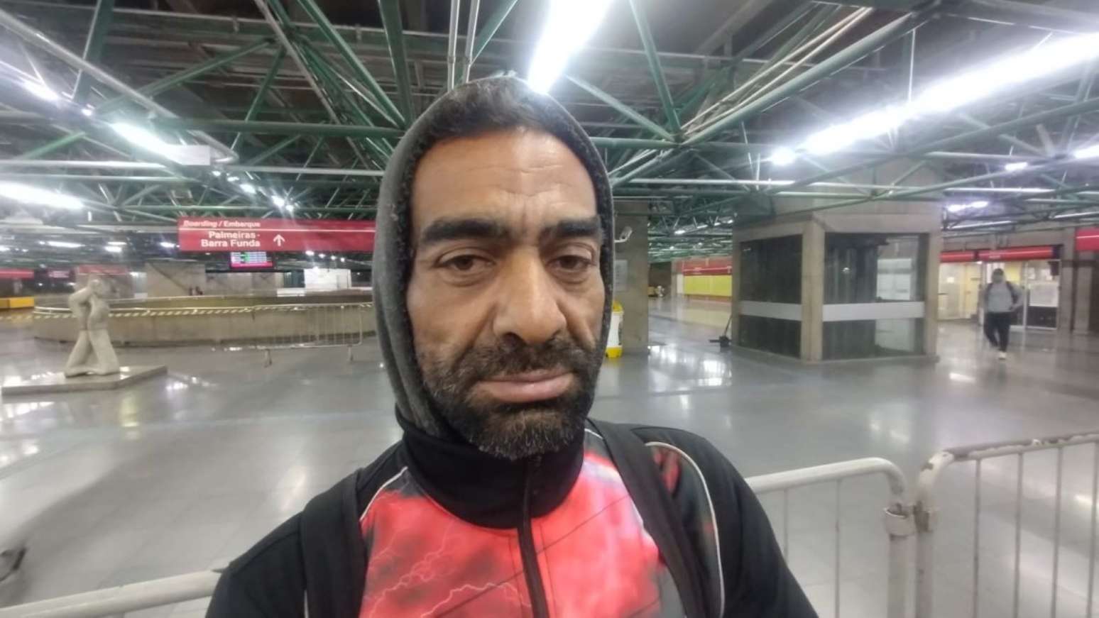 Abrigo no metrô em madrugada fria mostra que ainda existe amor em SP