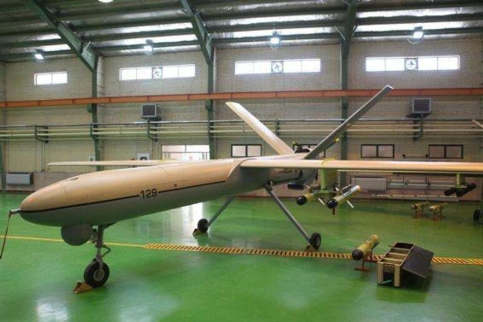 Em meio a conflito contra Israel, Irã revela novo drone kamikaze