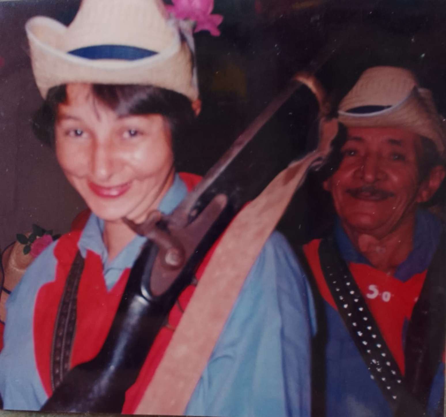 Dona Anjinha aprendeu a atirar aos 12 anos e, hoje, é a primeira chefe ...