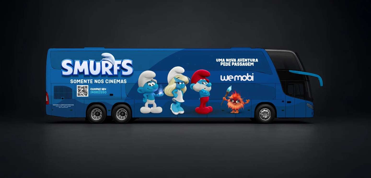 Ônibus para o Rio são adesivados para lançamento do novo filme dos Smurfs