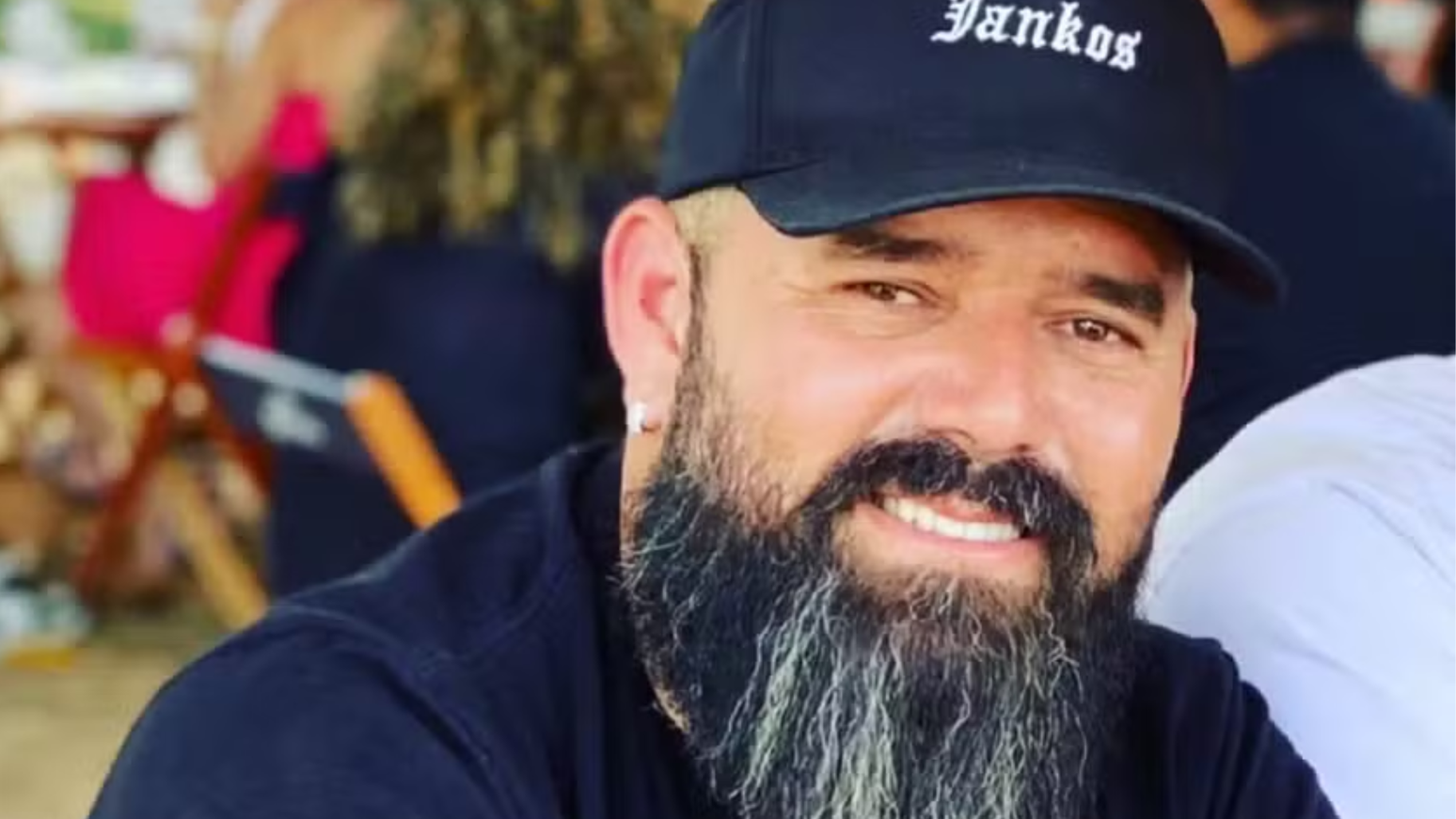 Aos 42 anos, morre cantor de forró após passar mal durante show na Bahia