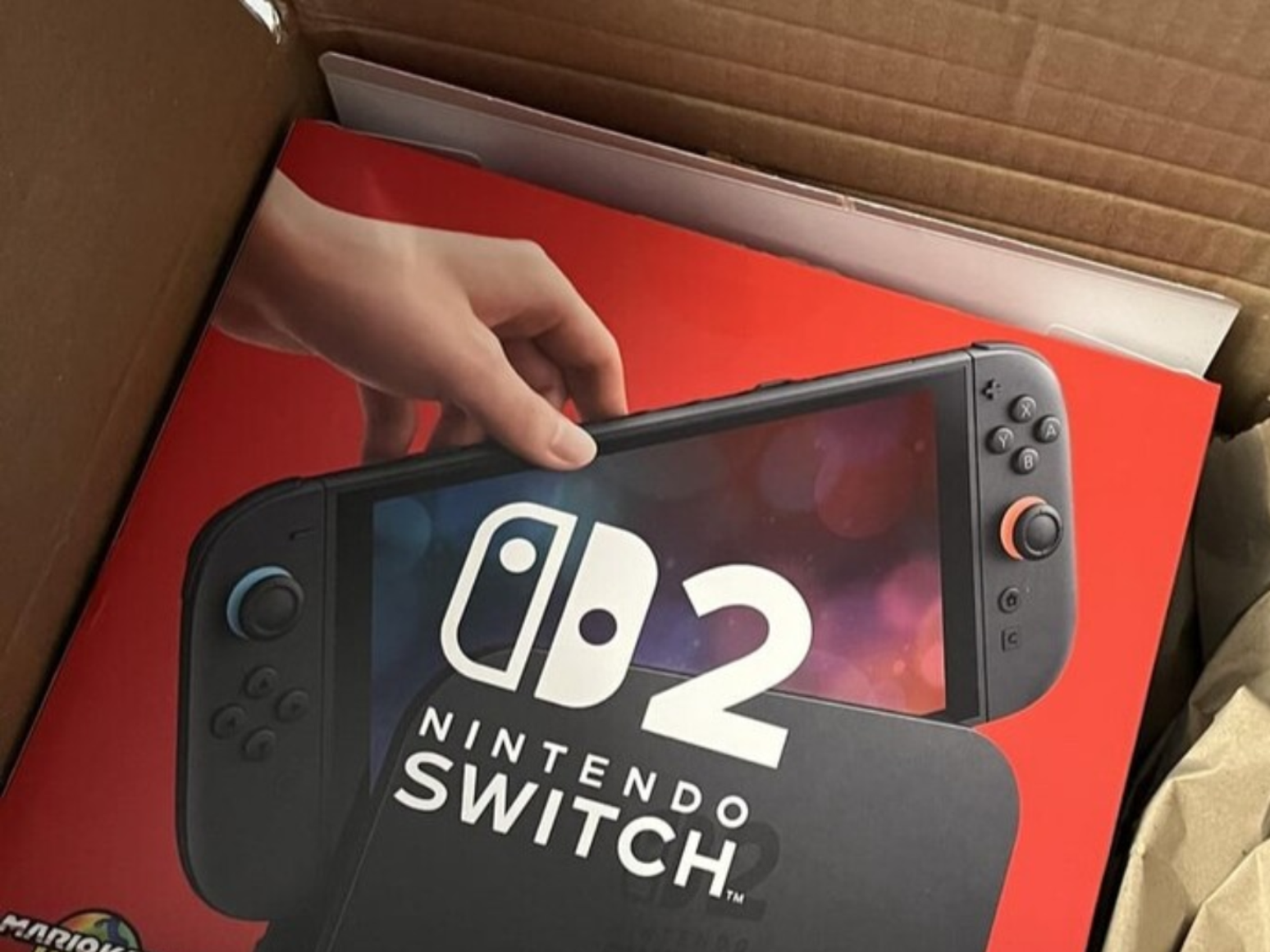 Fã alemão da Nintendo compra Switch 2 na Amazon, o console chega com a caixa danificada e ele ...