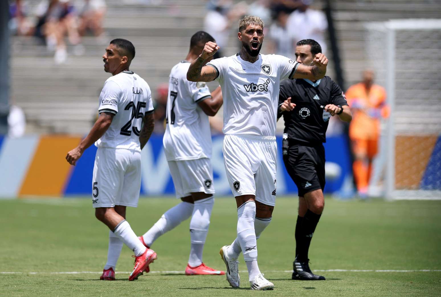 Botafogo avança no 'grupo da morte' e se classifica na Copa do Mundo de ...