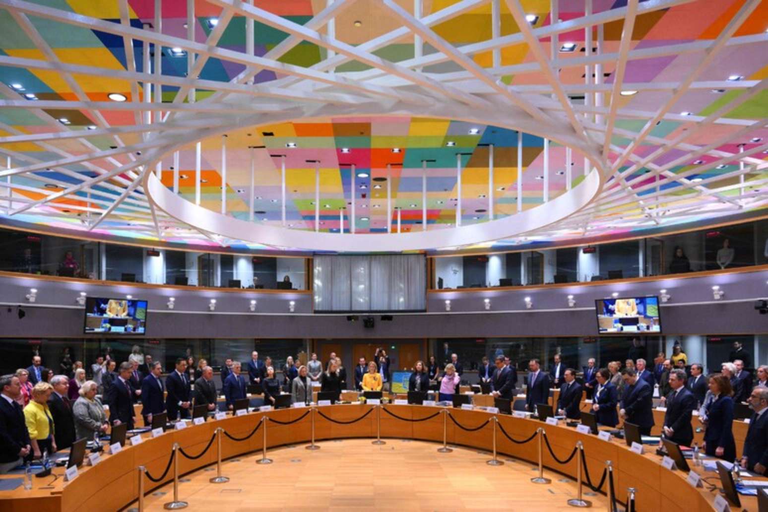 UE prorroga sanções contra Rússia até fim de janeiro de 2026