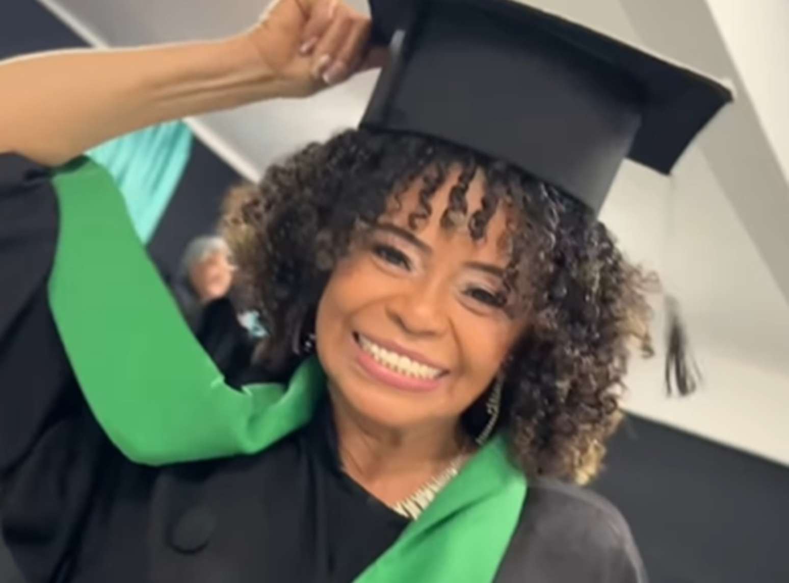 Maria Solange, ex-usuária de drogas que emocionou Madonna, conclui o ...