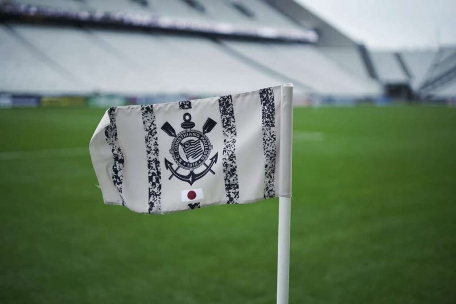 Lateral do Corinthians emite nota oficial após julgamento da FIFA
