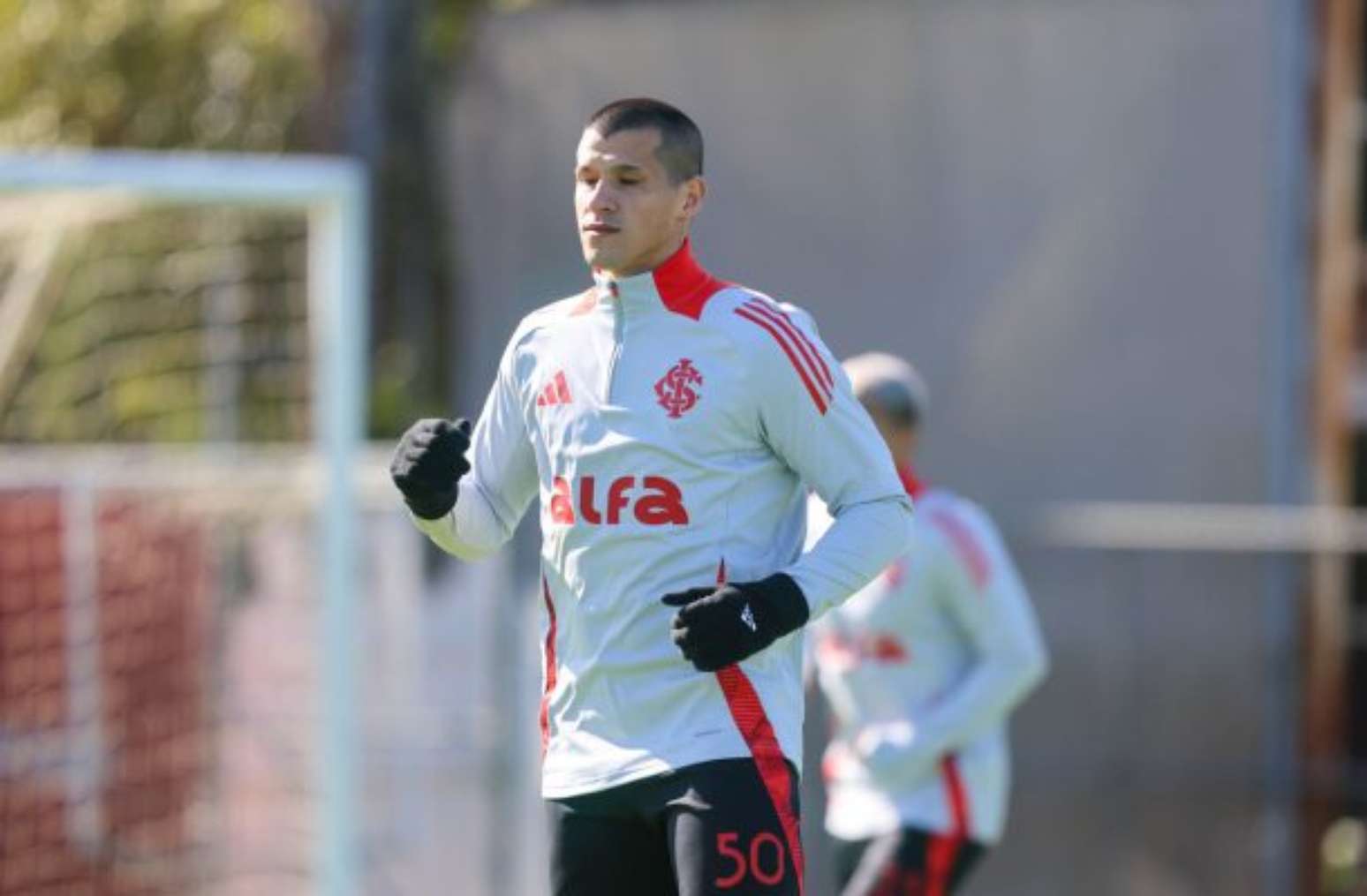 Estrutura e ambiente agradam a Alan Benítez após primeiro dia no Inter