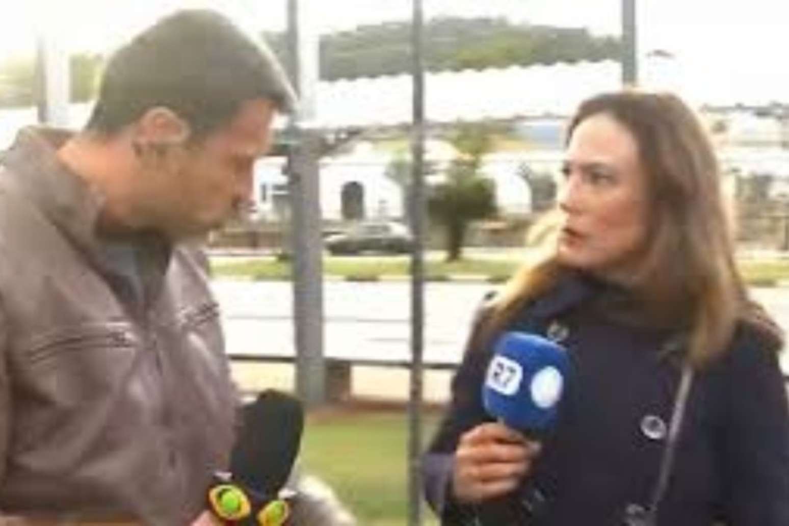 Diretora da Band defende repórter que empurrou jornalista da Record