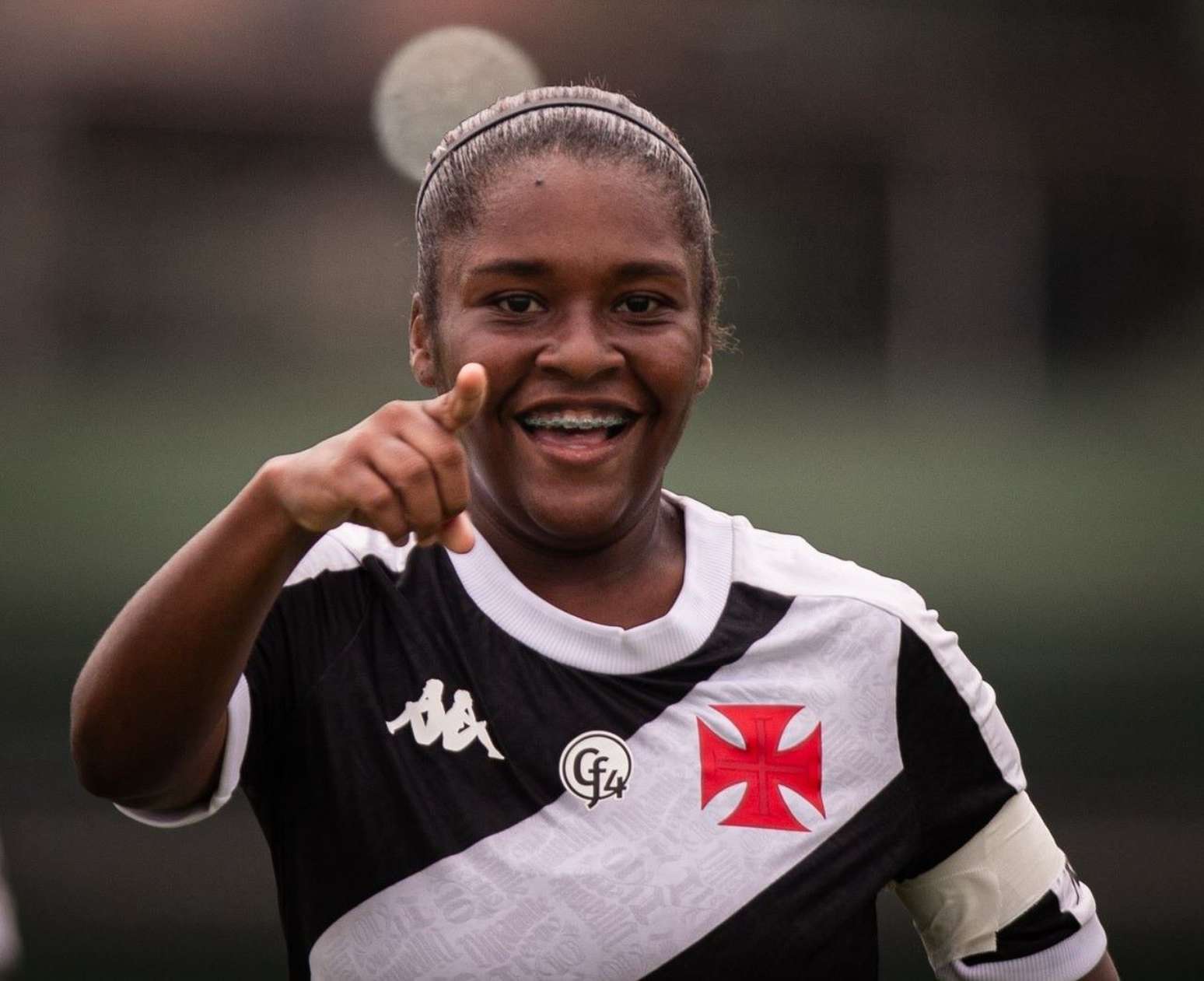 Revelação da Taça das Favelas, Gabi Rocha assina com o Vasco aos 18 an
