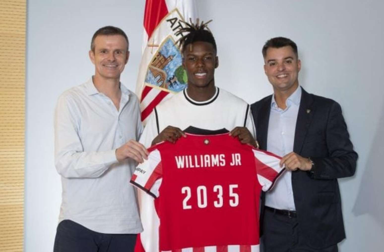 Nico Williams renova com o Athletic Bilbao até 2035
