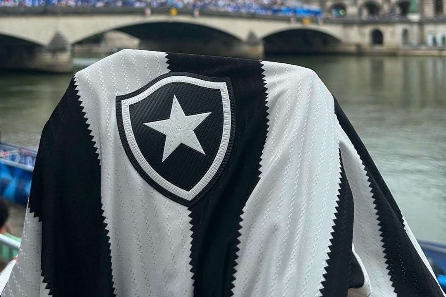 É oficial! Botafogo contrata mais um jogador