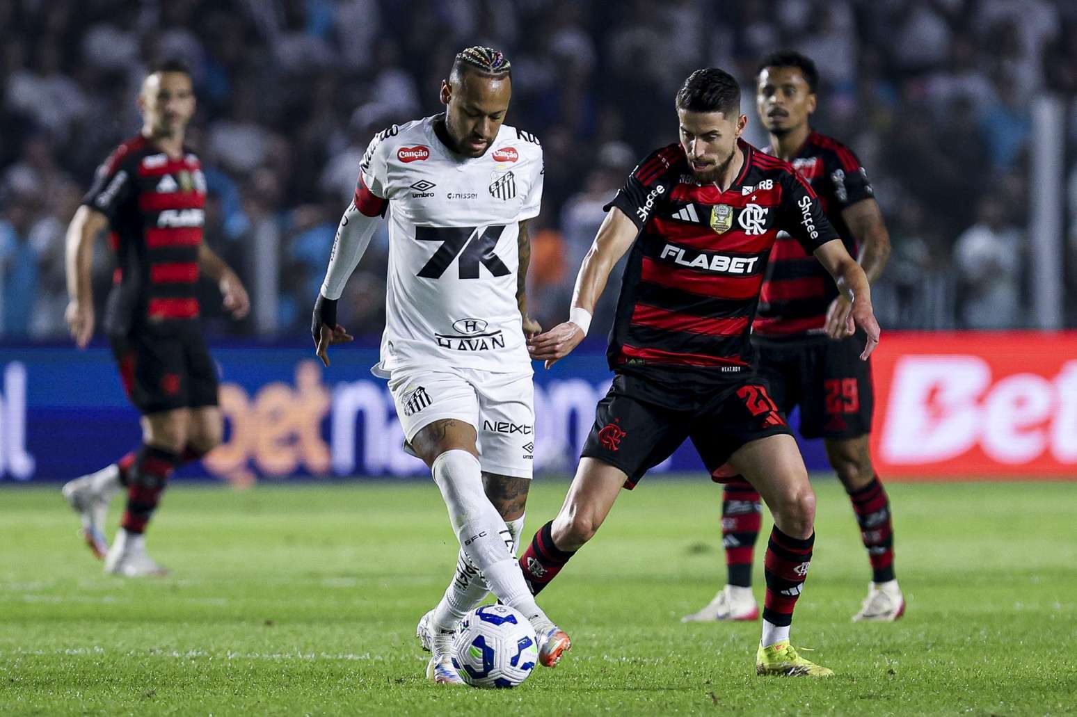 Neymar comenta postagem do Flamengo após vitória do Santos