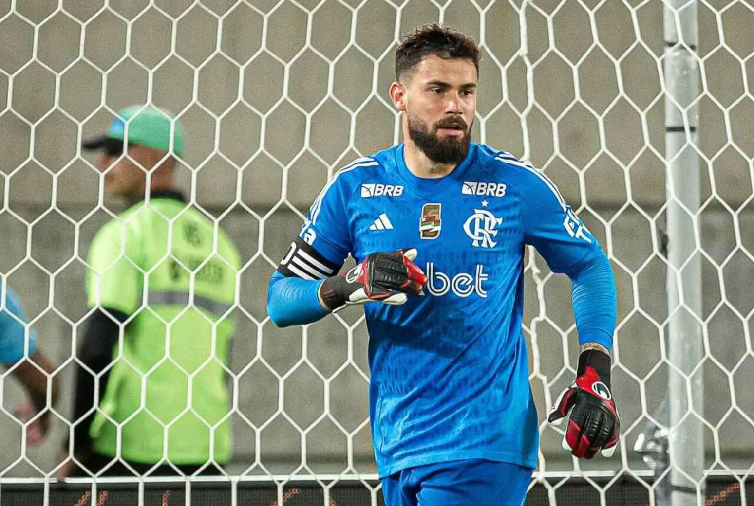 Matheus Cunha, do Flamengo assina pré-contrato com o Cruzeiro