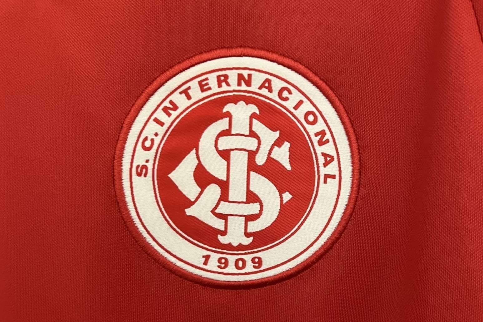 Torcida do Inter se empolga com renovação de atacante até 2026