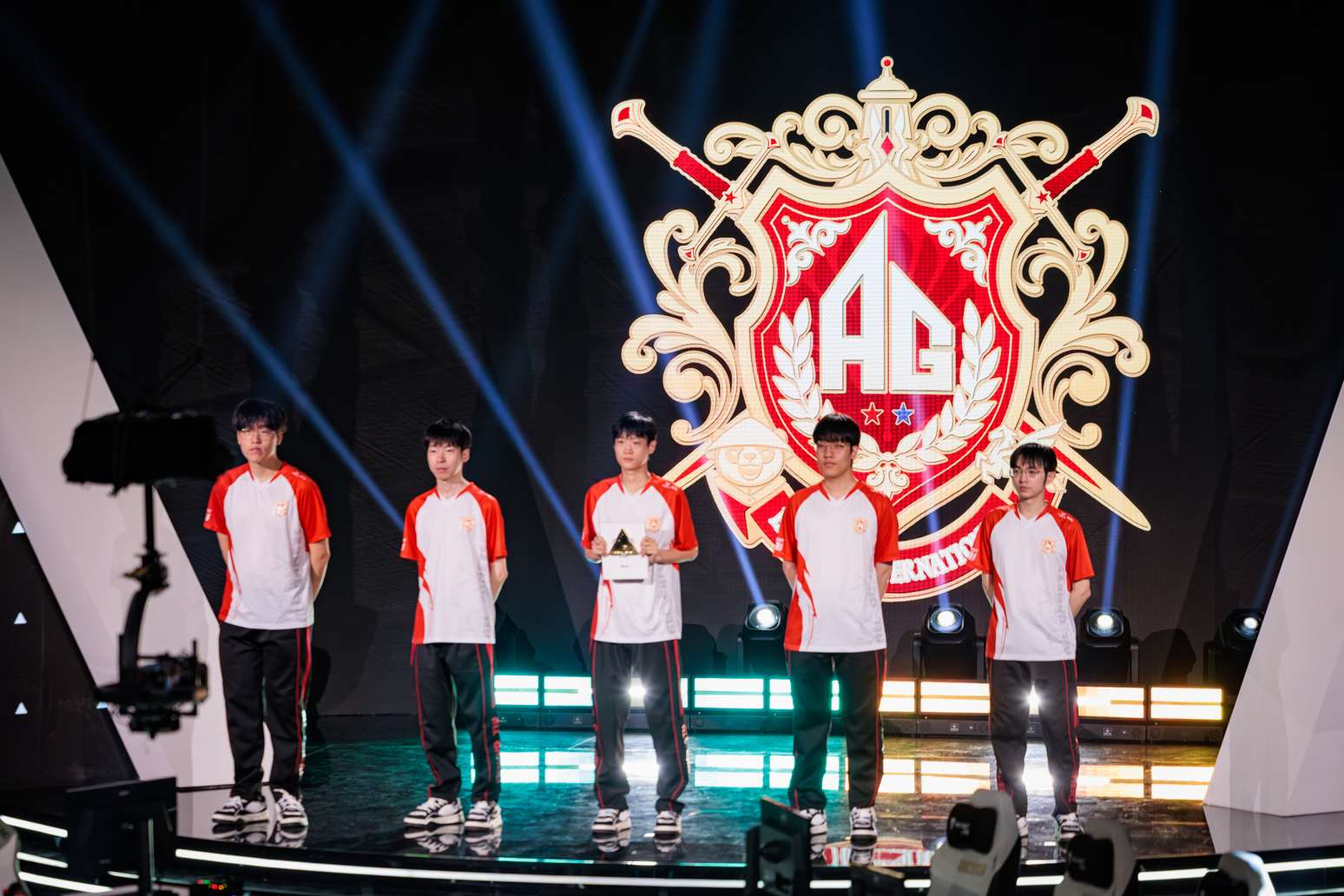 EWC 2025: Anyone's Legend stompa T1 e vai à final