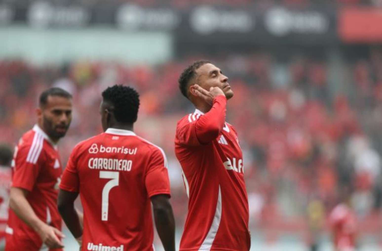 Alan Patrick brilha no Beira-Rio e Internacional vence o Ceará