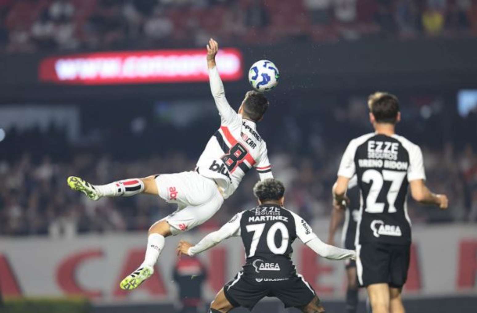 Oscar desabafa após nova lesão pelo São Paulo: 'Estou abalado'