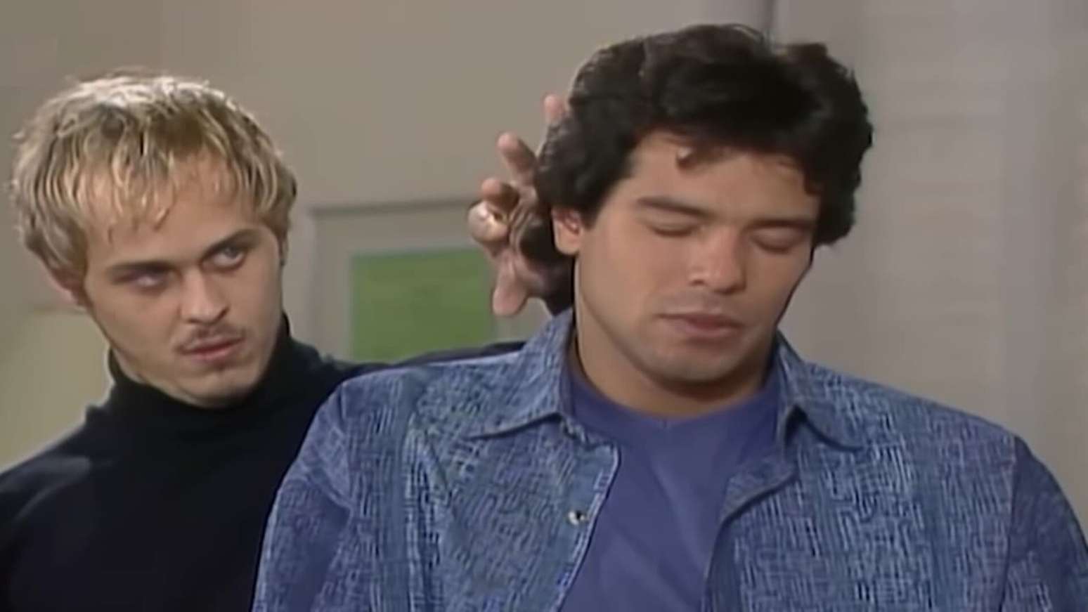 Alexandre toma o corpo de Téo e espalha terror em 'A Viagem'