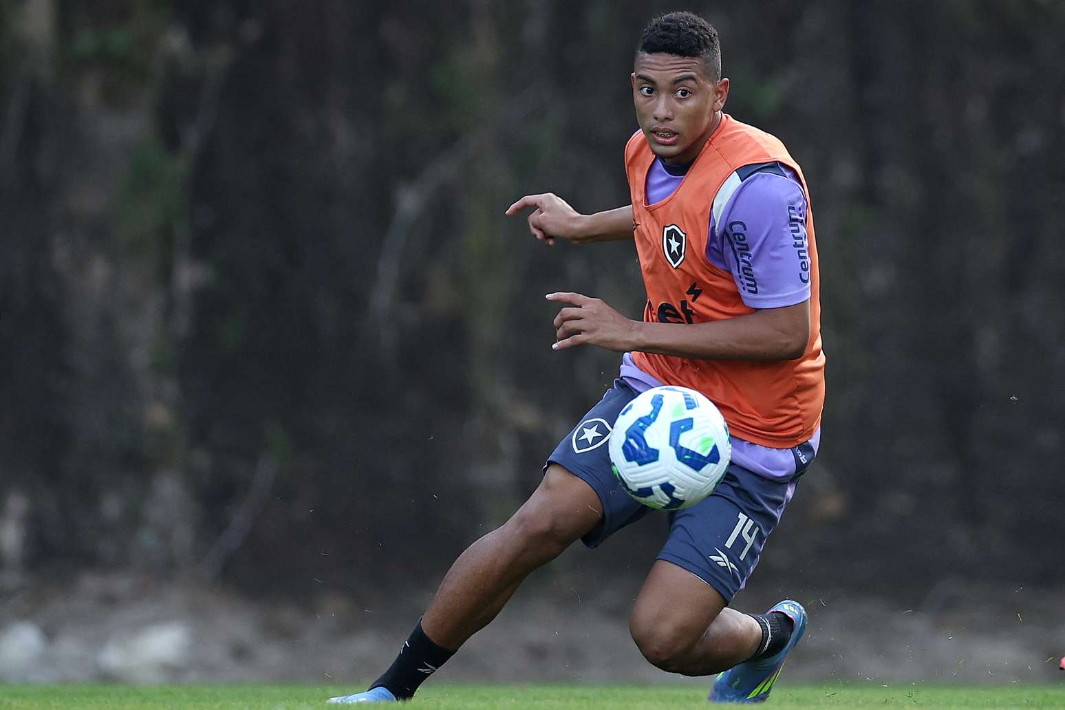 Jordan Barrera é regularizado e poderá fazer sua estreia pelo Botafogo