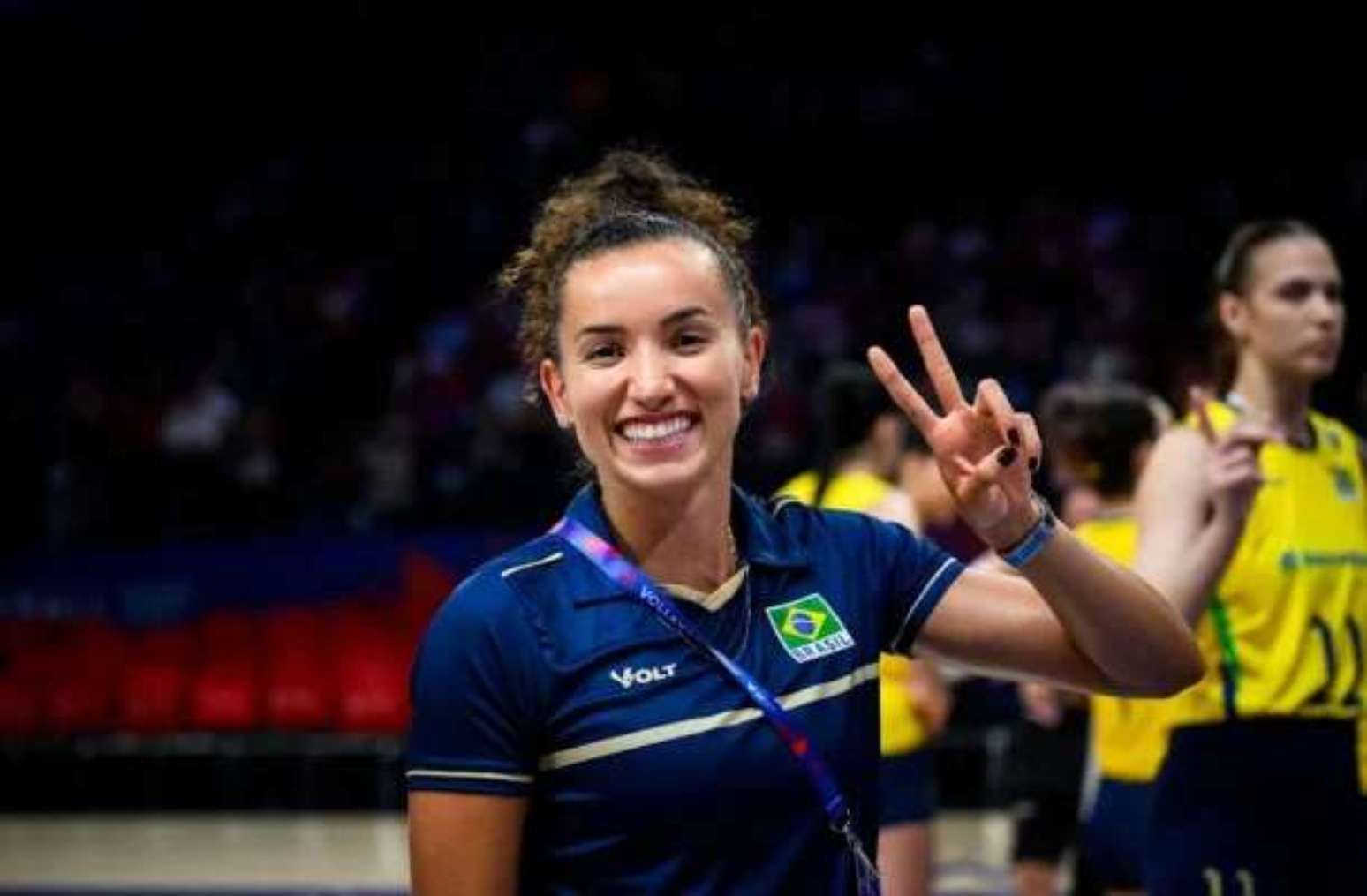 Gabi vê De Gennaro como exemplo e é exaltada por rivais