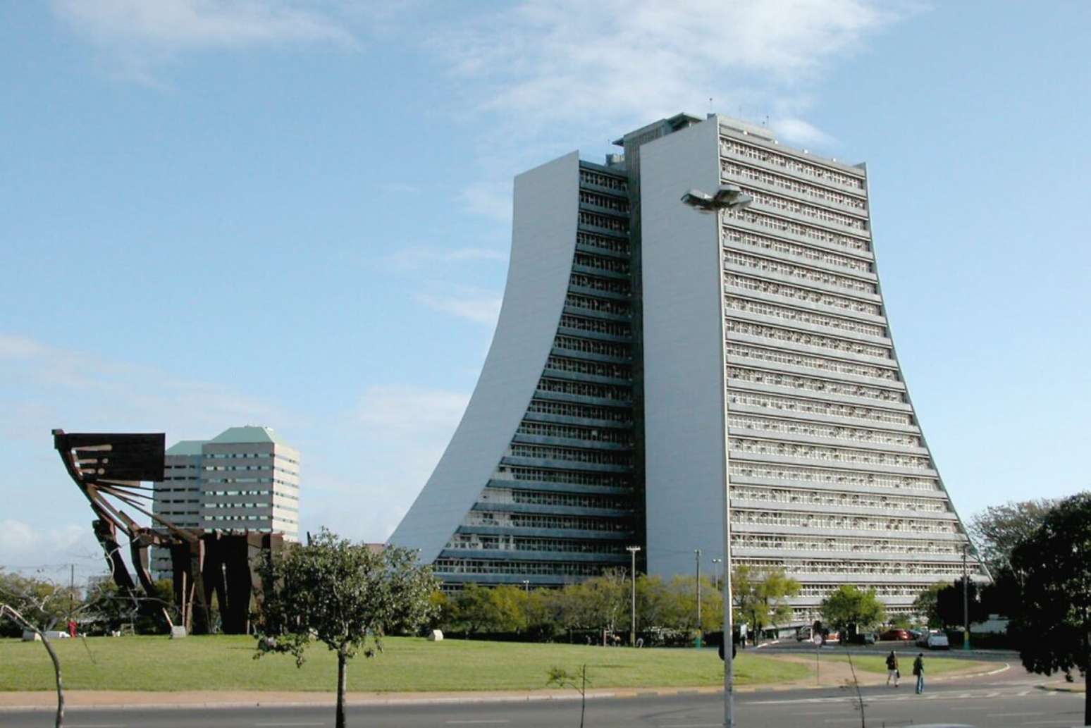 Do sonho à realidade: prédio do CAFF vira rampa de skate em megaevento