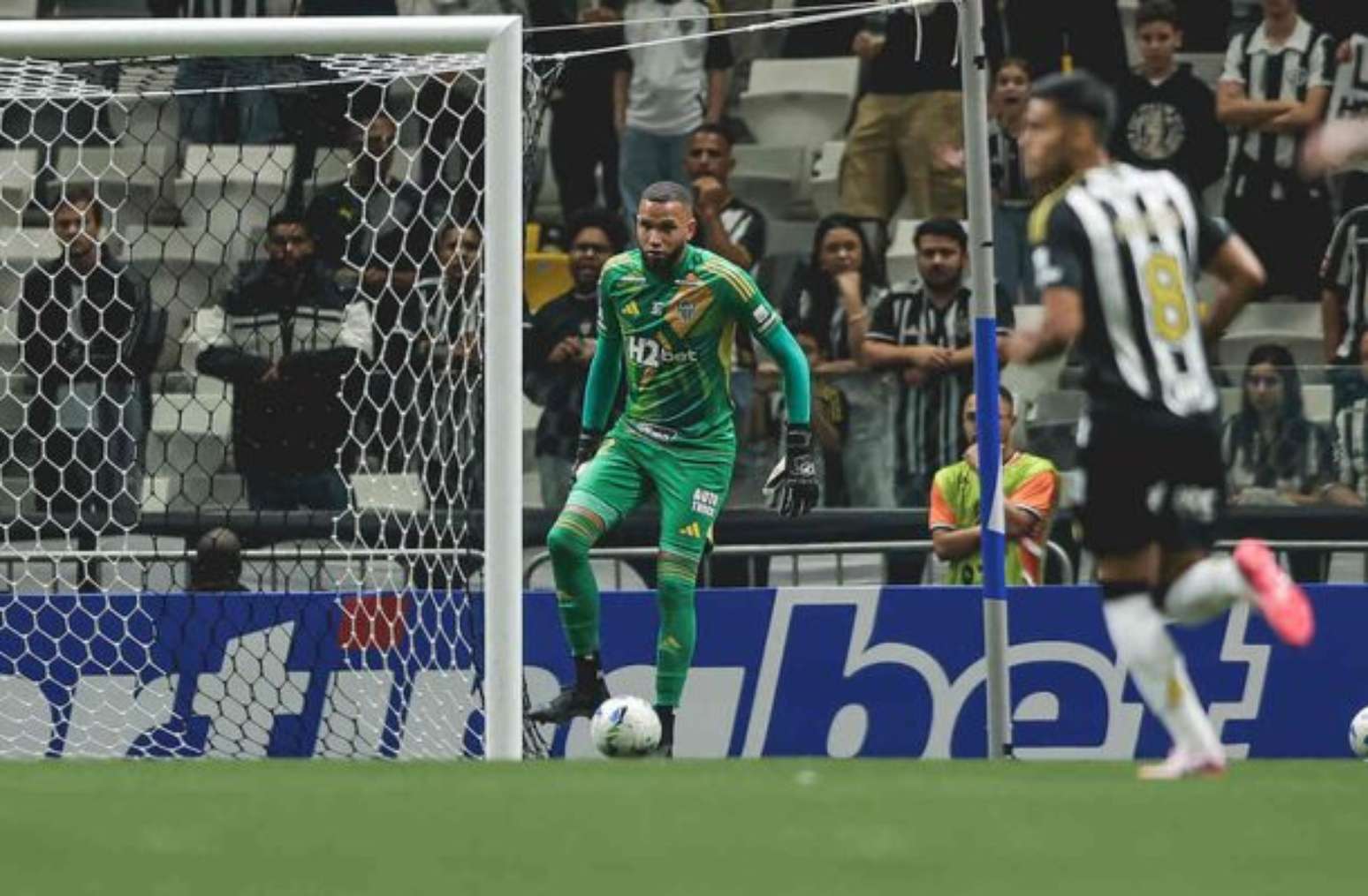 Everson brilha, Atlético bate Bucaramanga nos pênaltis e avança na Sul ...