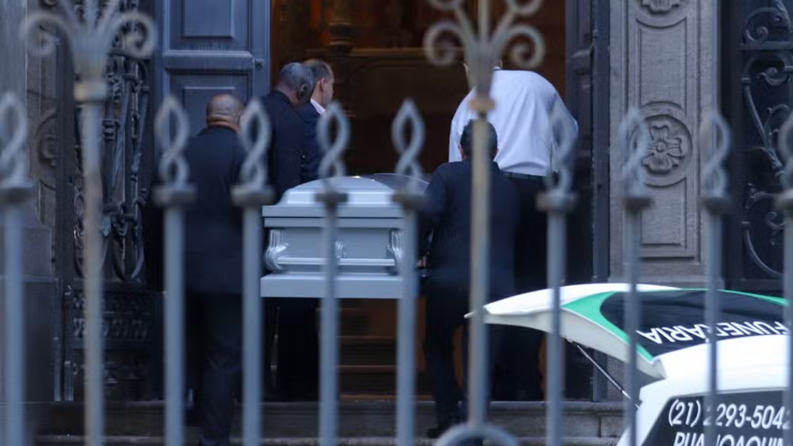 Corpo de Preta Gil chega ao Theatro Municipal do Rio de Janeiro para ...