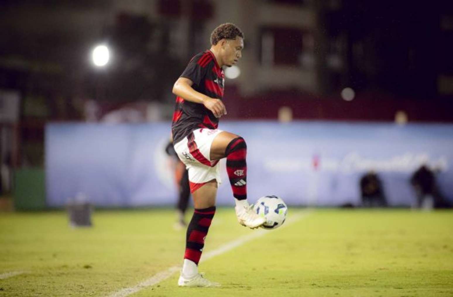Com saída de Wesley, Daniel Sales ganha espaço no Flamengo