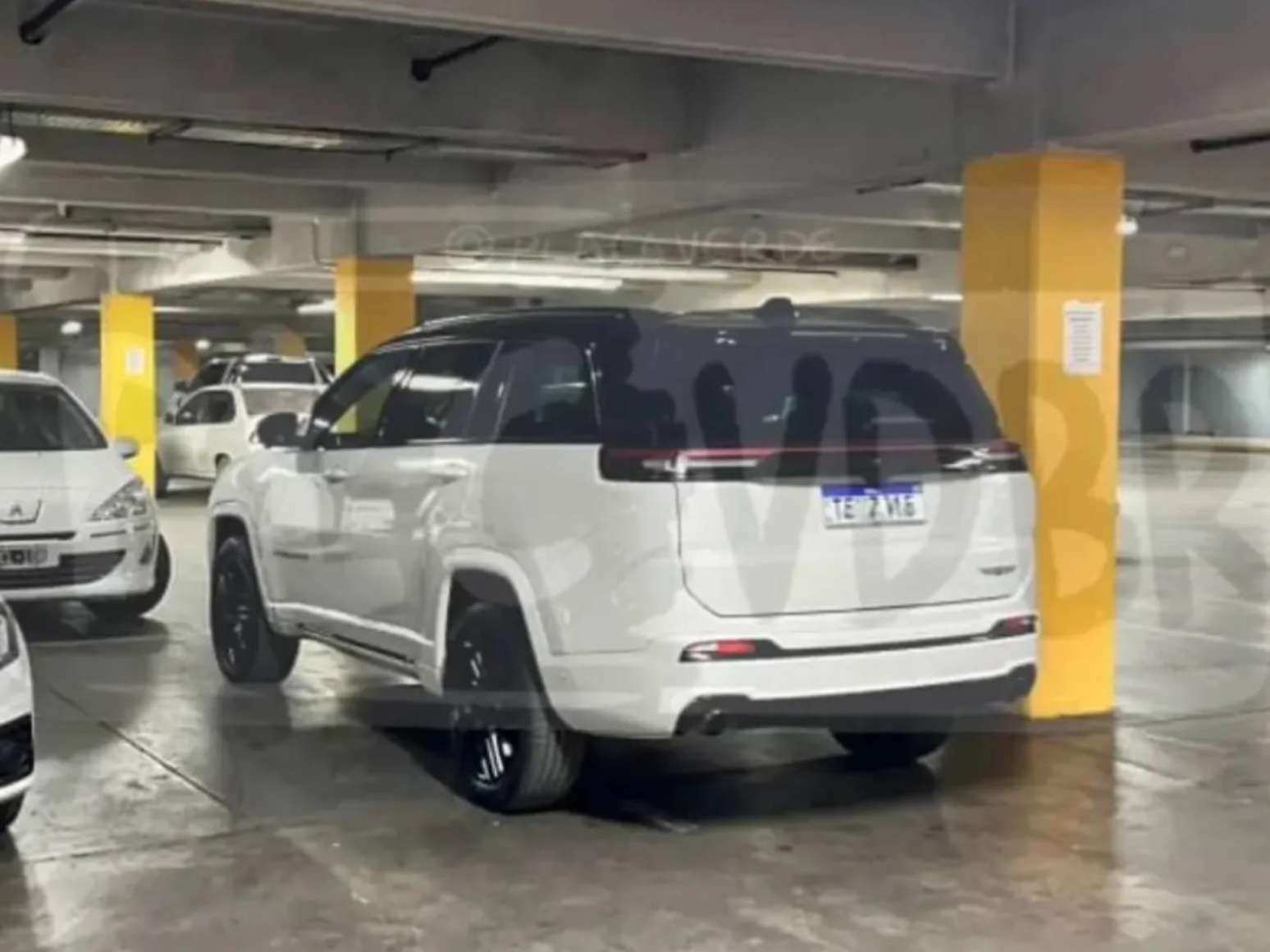 Novo Jeep Commander 2026 reestilizado aparece em testes e deve ser ...