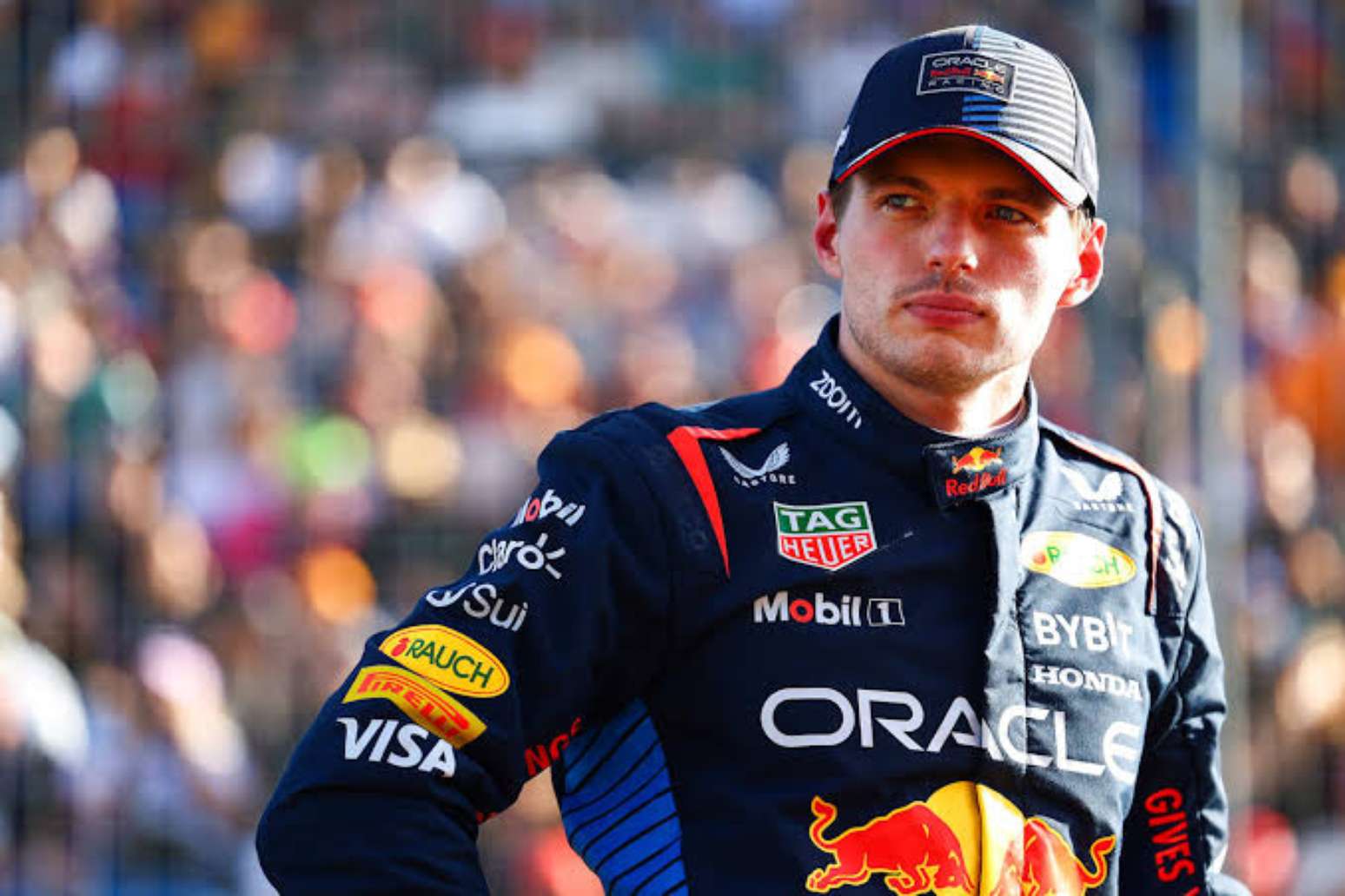 F1: Max Verstappen confirma permanência na Red Bull Racing