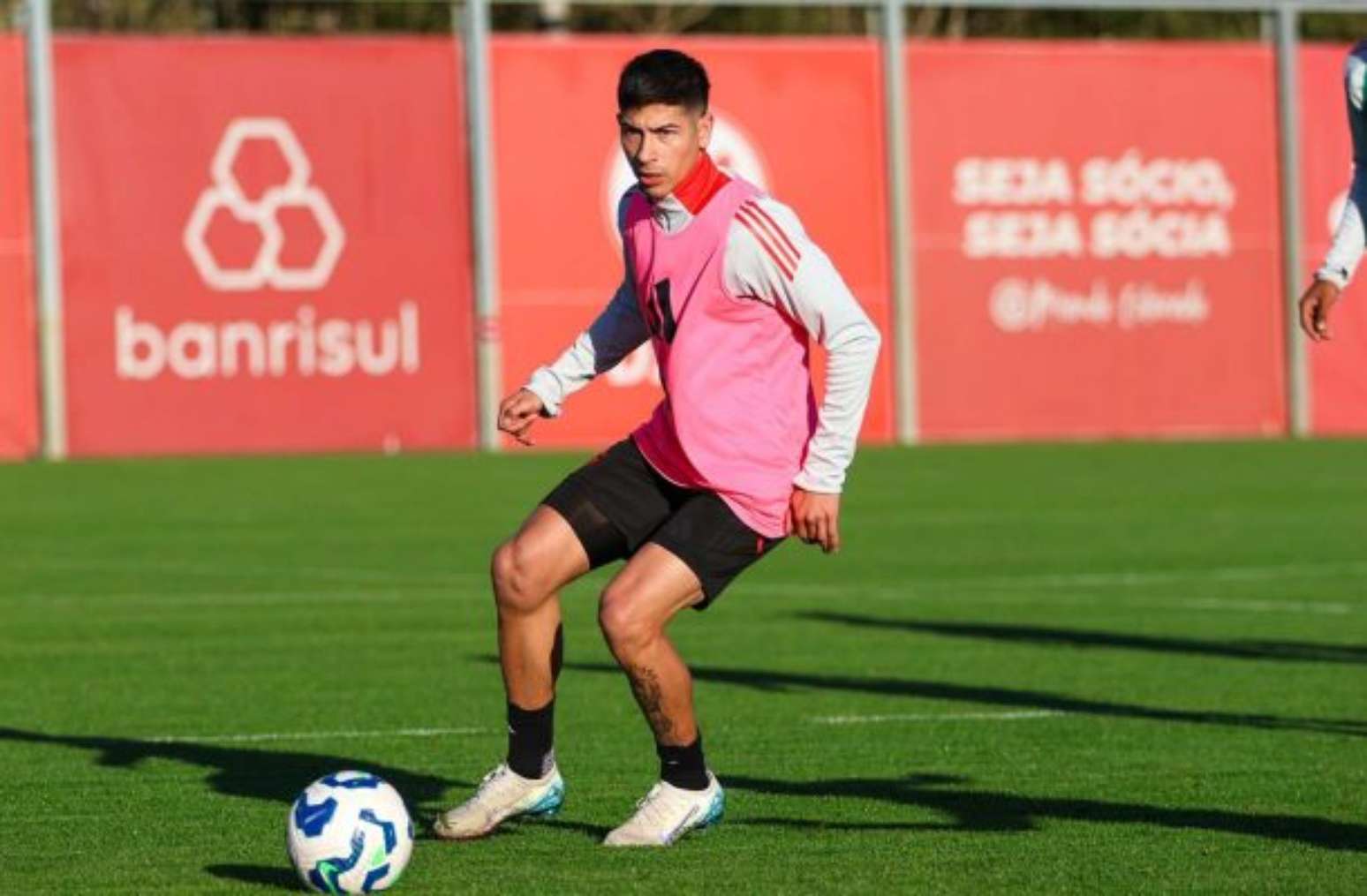 Alan Rodríguez aparece no BID e pode estrear pelo Inter contra o São Paulo