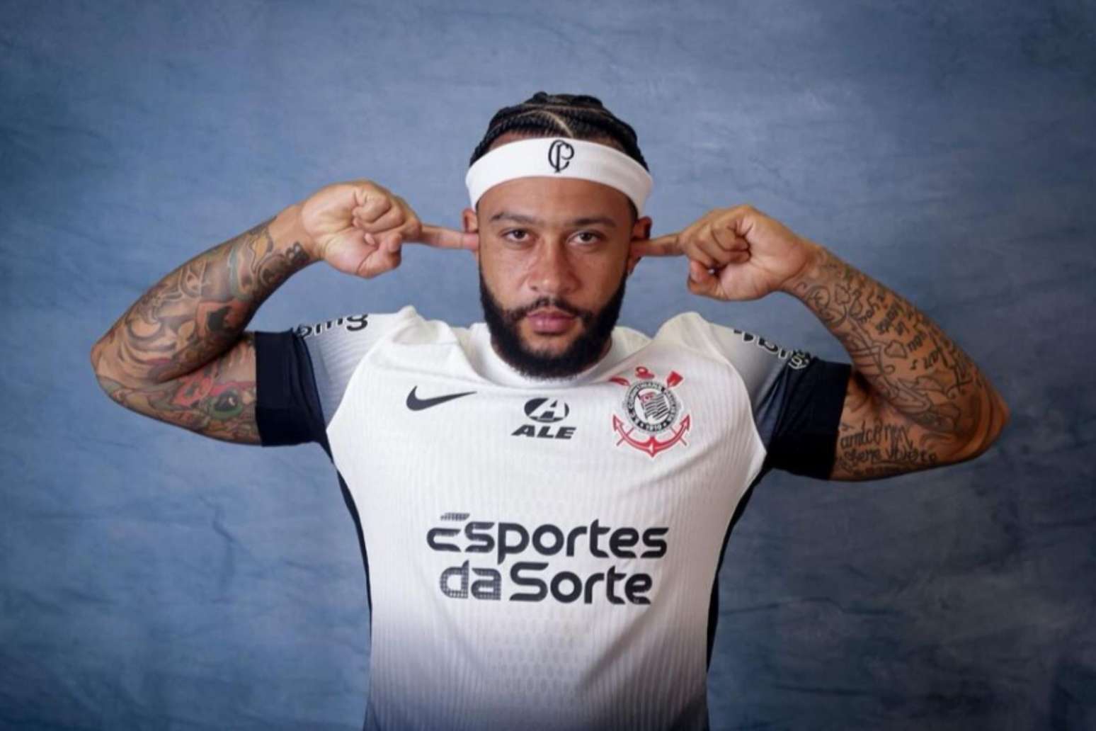 Memphis Depay faz publicação direcionada ao Corinthians