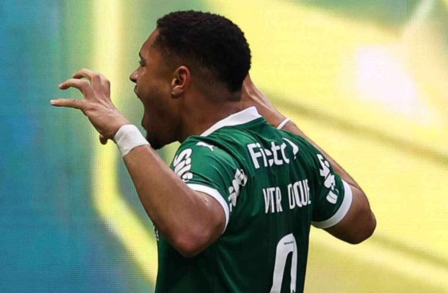 Vitor Roque celebra, enfim, primeiro gol pelo Palmeiras no Allianz
