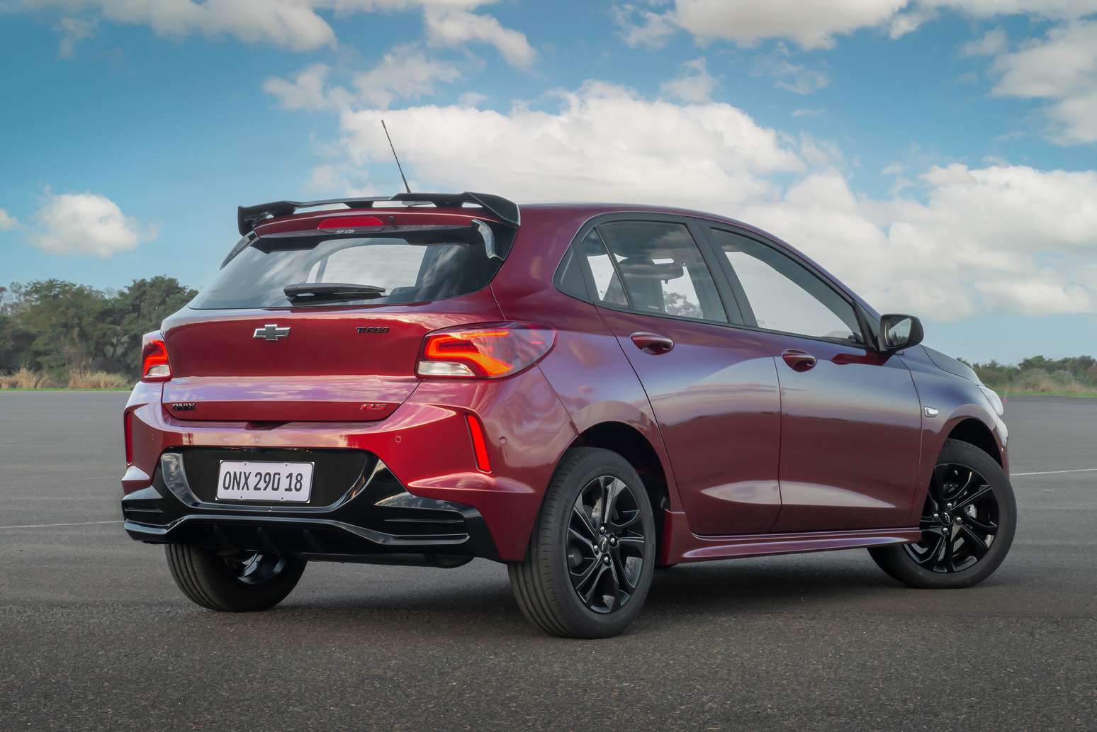 Chevrolet Onix 2026 fica até R$ 800 mais caro em novembro; veja preços