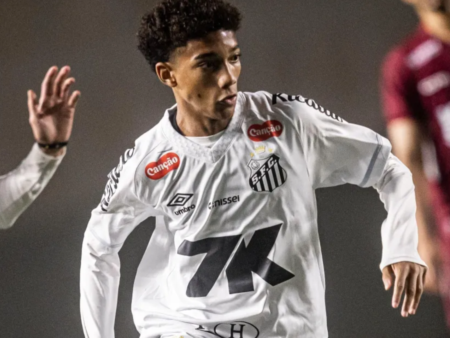 Santos adota postura cautelosa com Robinho Jr