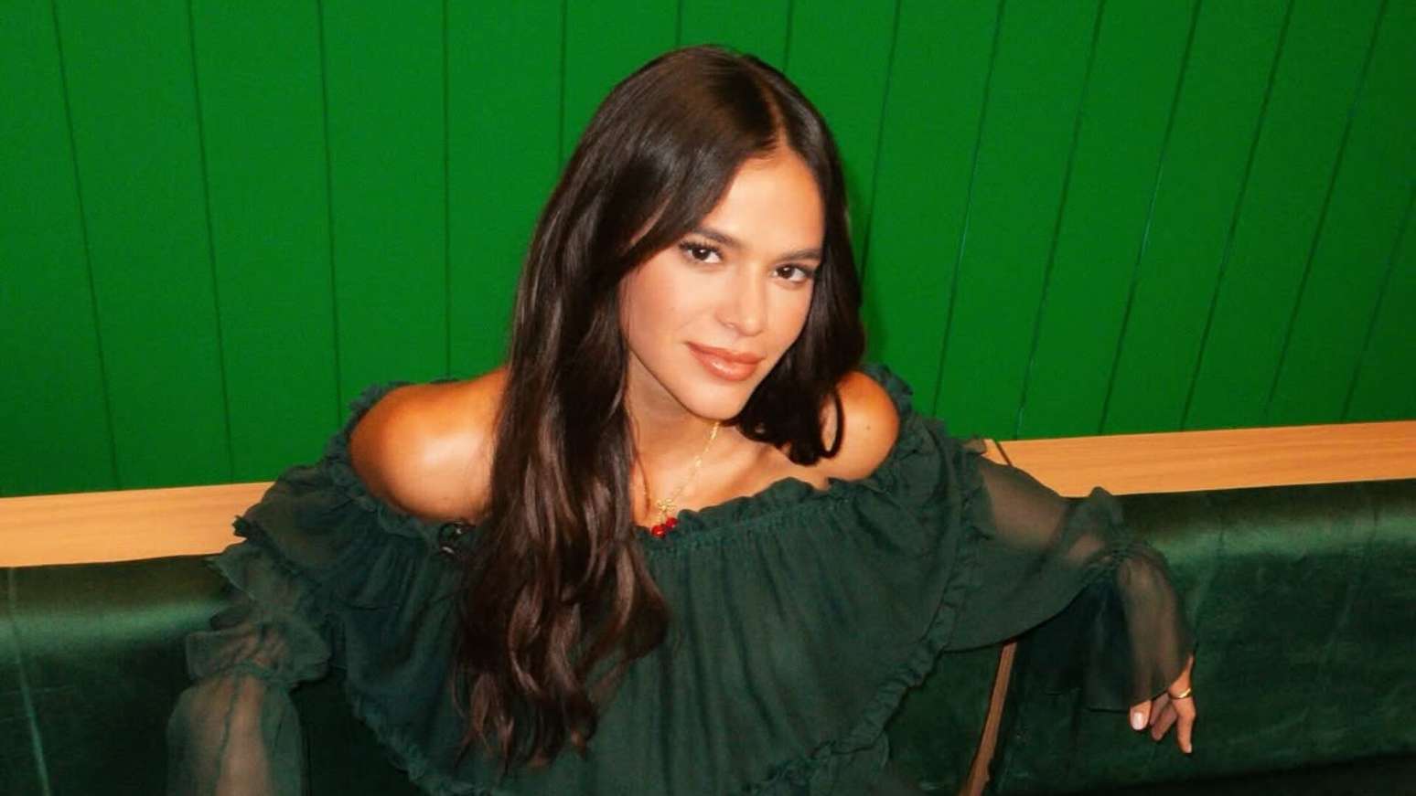 Vaza foto do convite da festa de aniversário de Bruna Marquezine; veja
