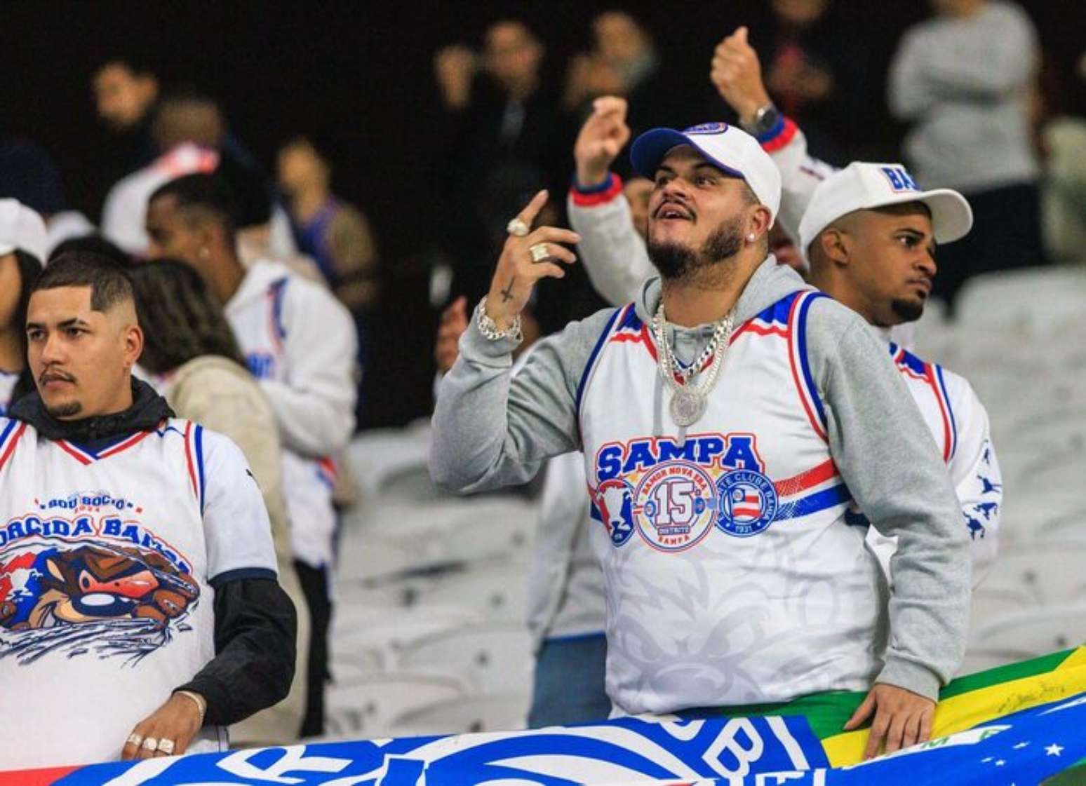 Torcida do Bahia canta 'Corinthians falido' em plena Neo Química Arena ...