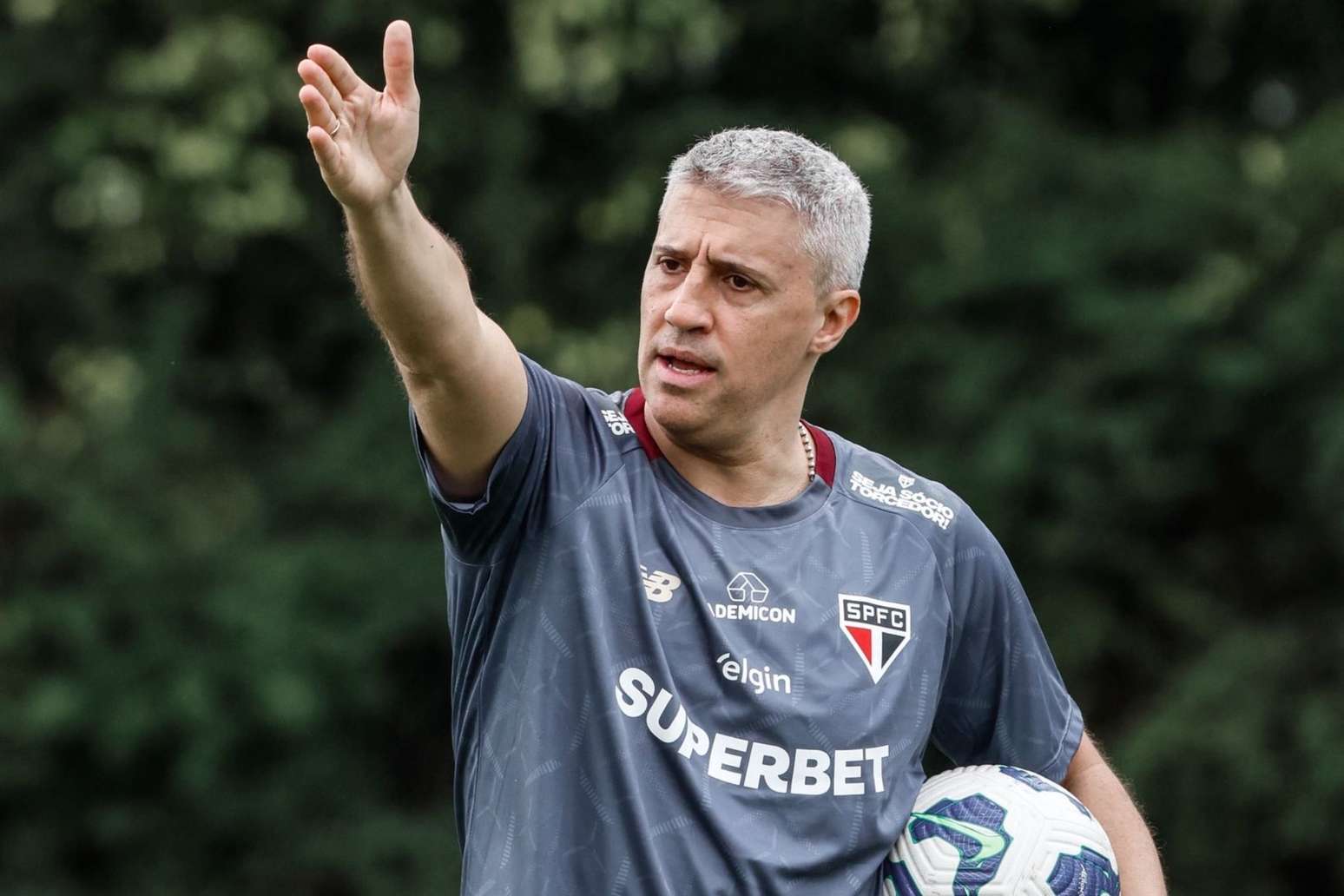 Hernán Crespo se "encanta" com cria do São Paulo