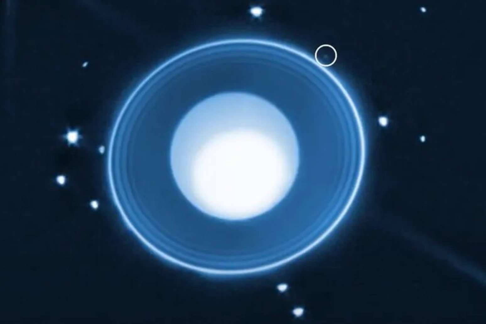 Supertelescópio James Webb descobre nova lua orbitando Urano