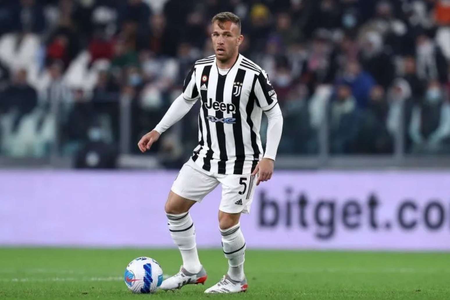 AGORA: Arthur acerta volta ao Grêmio após acordo com a Juventus