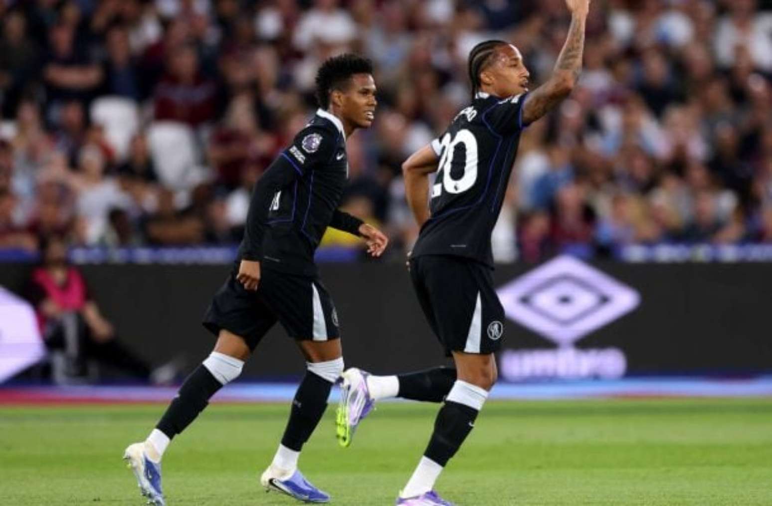 Chelsea goleia o West Ham com recorde de Estêvão na Premier League