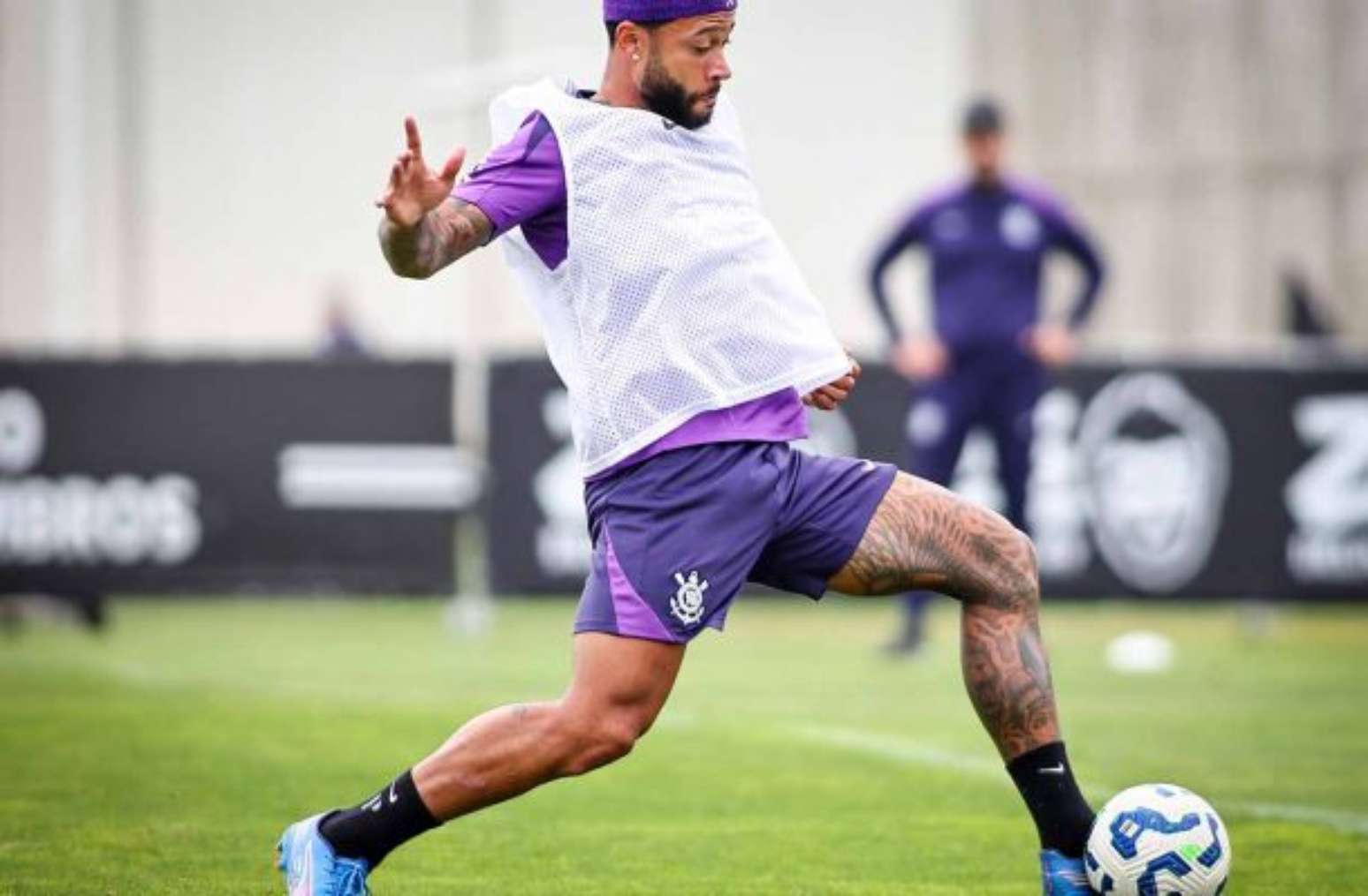 Memphis é relacionado e viaja com o Corinthians para Curitiba