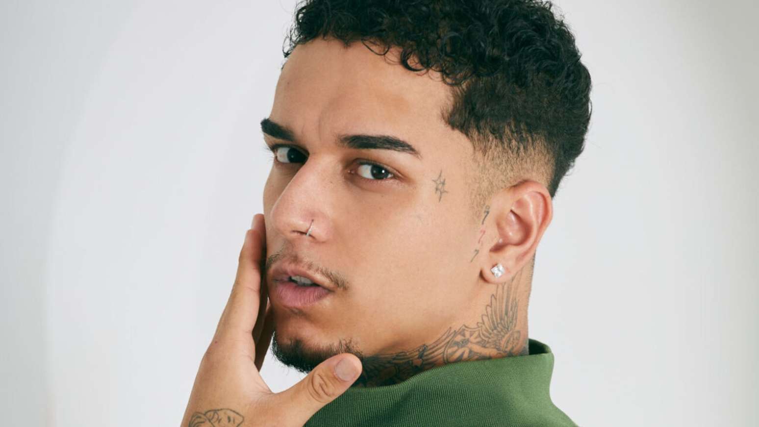 Rapper Veigh aposta em futurismo e provoca a indústria em novo clipe de ...